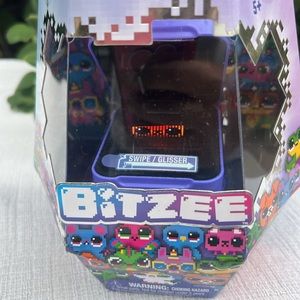 spin master | Toys | Bitzee Interactive Toy Digital Pet You Can Touch ...